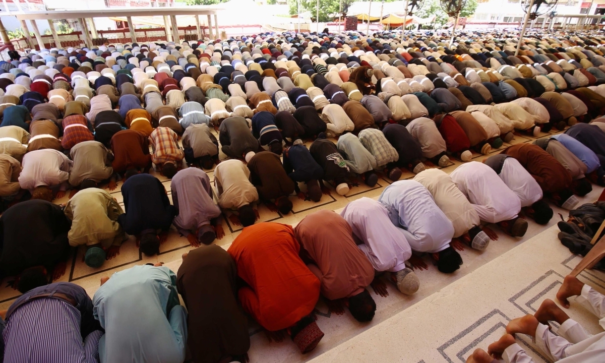 I cattolici se la prendano con il Ramadan che chiude scuole e università